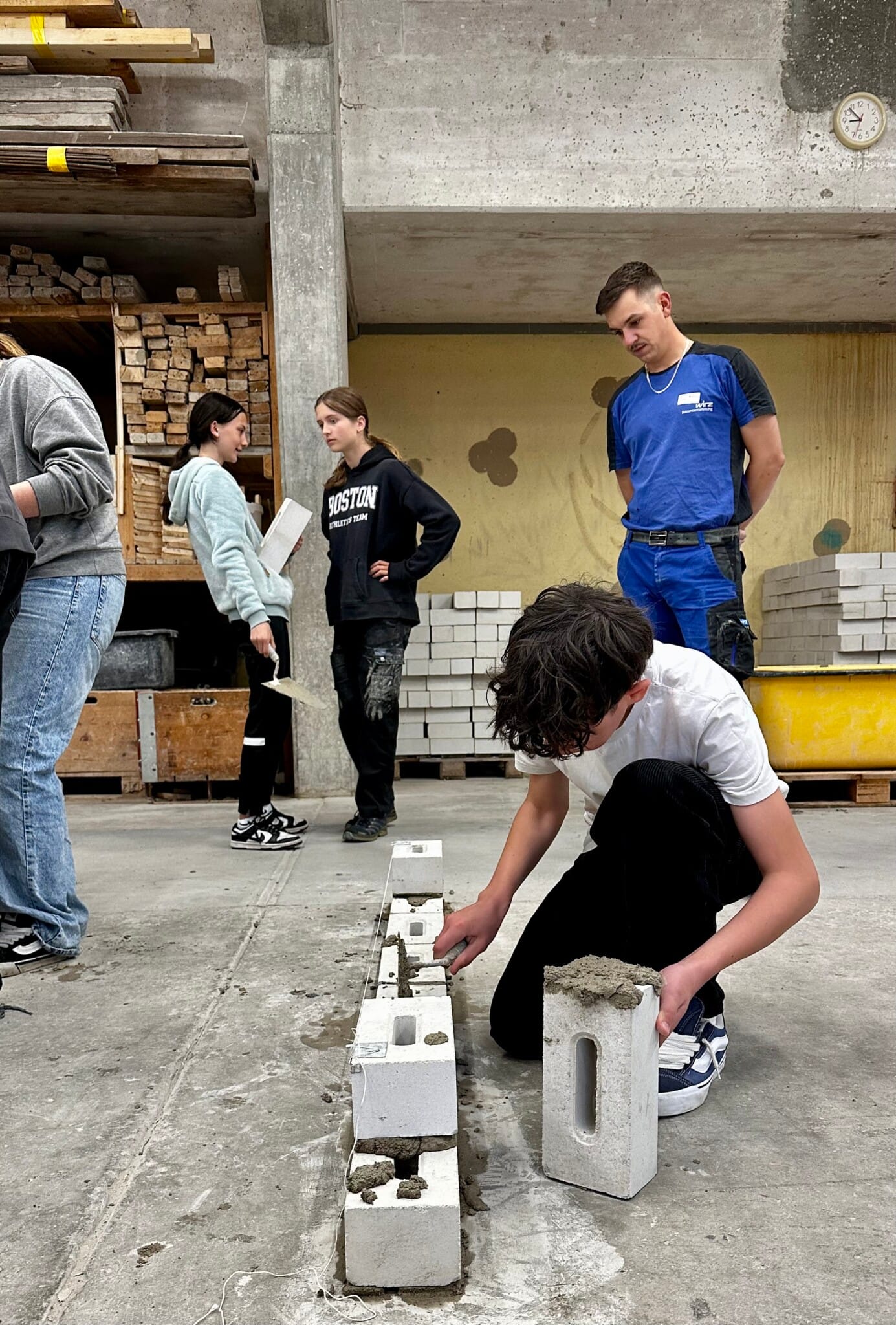 Werkunterricht mal anders: 24 Schulklassen entdecken den Maurerberuf ...